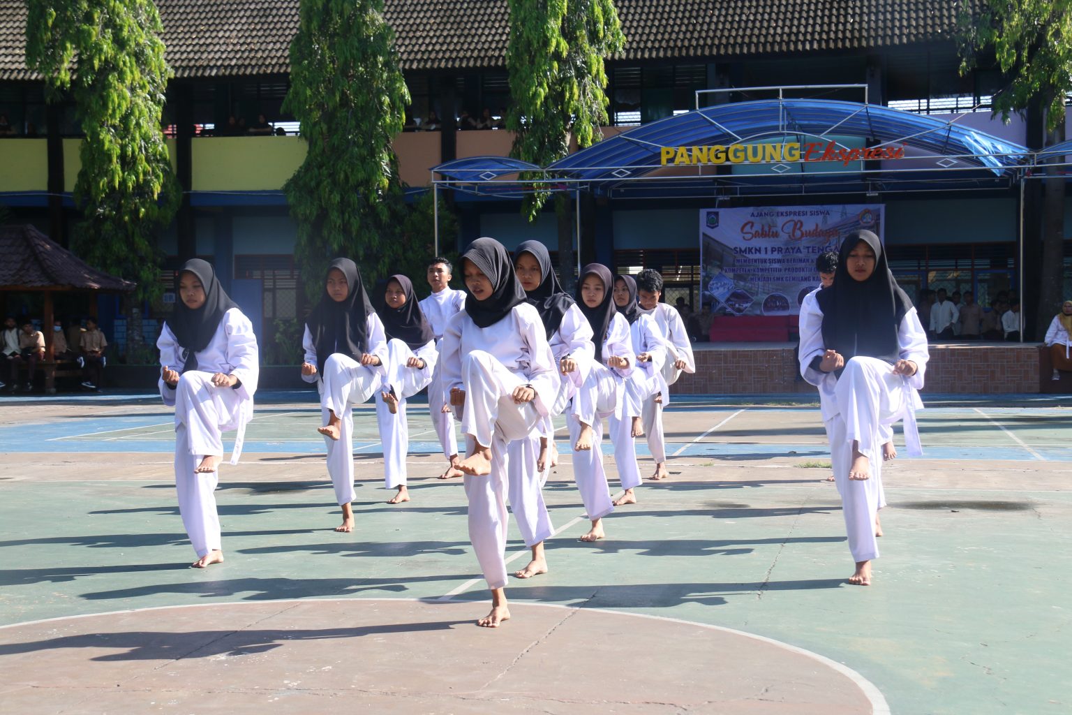 Fasilitas Umum - SMKN 1 PRAYA TENGAH